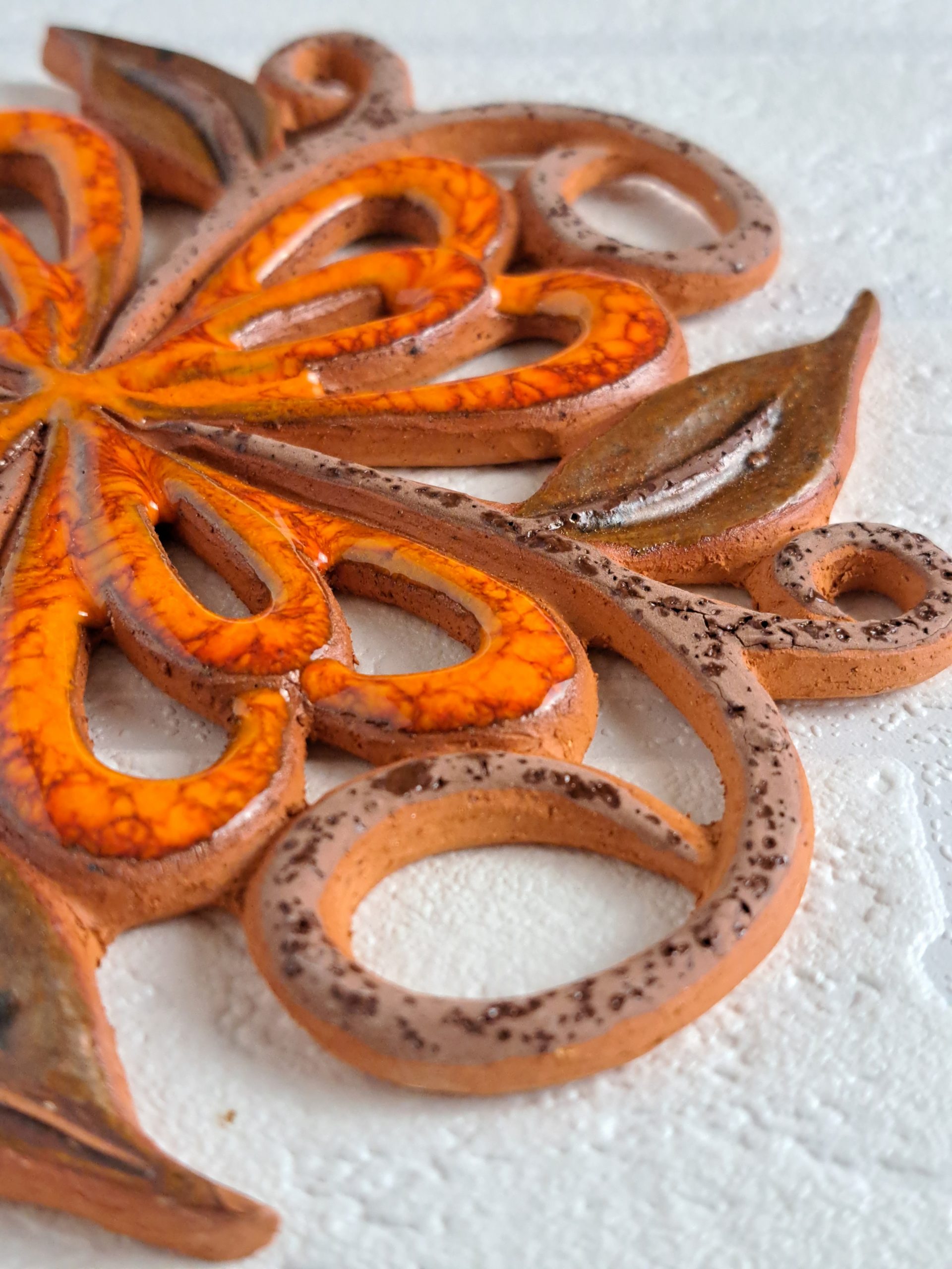 Mandala flor laranja pequena (Cód: md31) - Tatiana Lucas Cerâmica